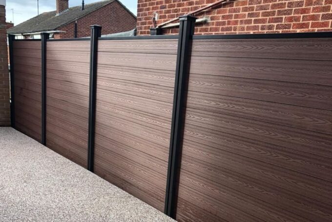 Alternating composite fencing boards - a new design approach?